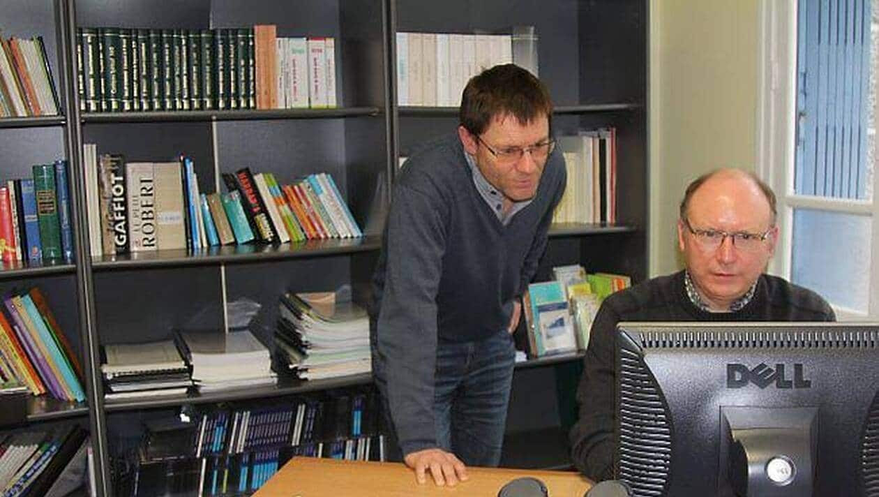 Ils traduisent les documents officiels en breton | Fondas Kréyol